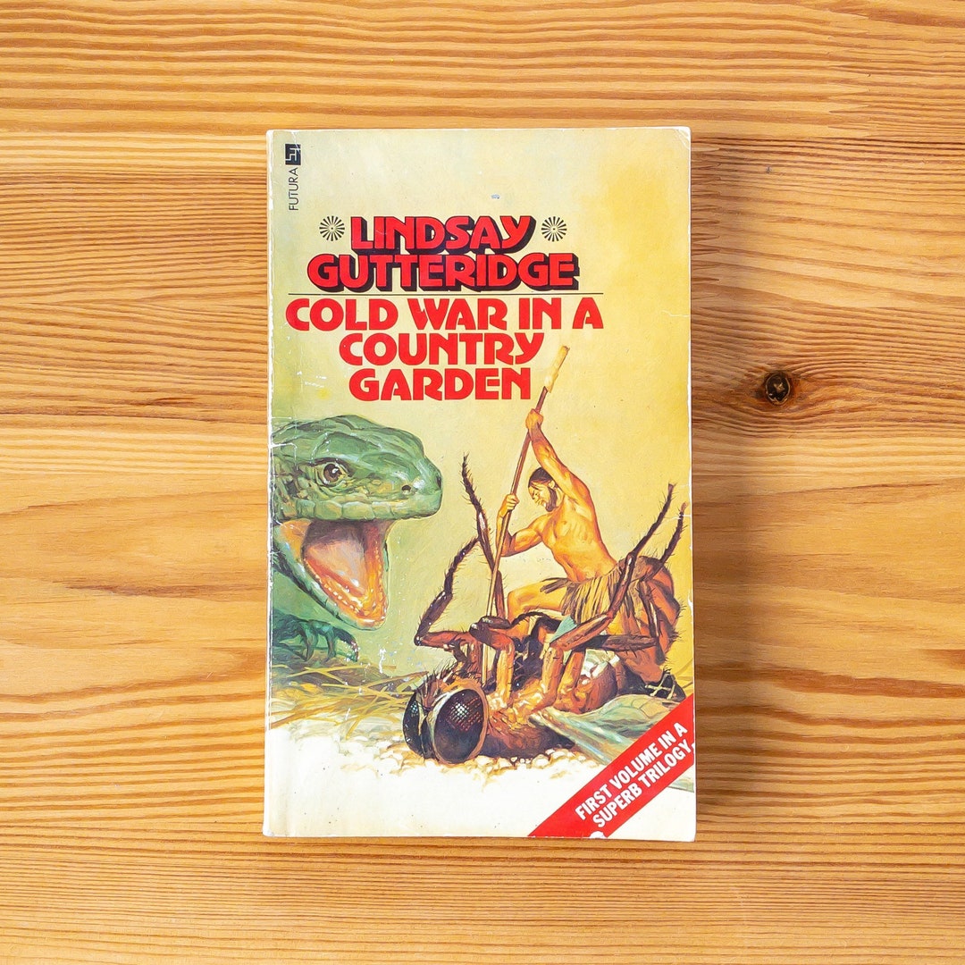 La Guerra Fría en un jardín rural Lindsay Gutteridge Futura ...