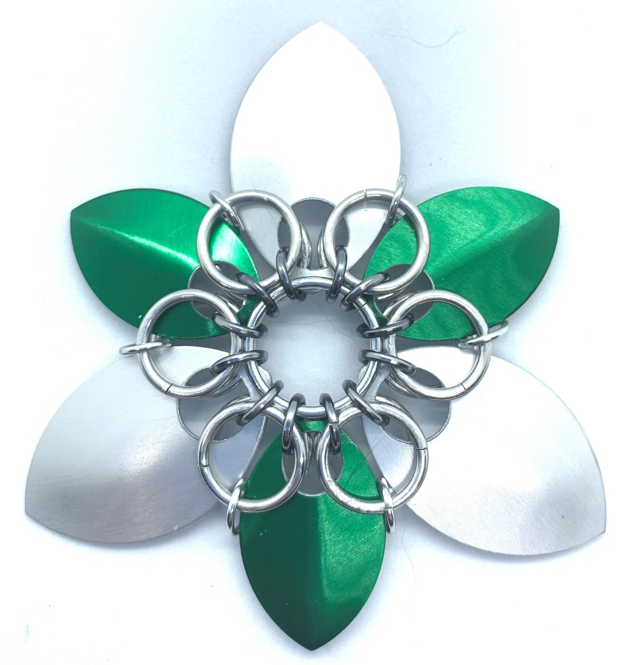 Multiple Sizes Scale Flower Chainmaille TUTORIAL - Etsy