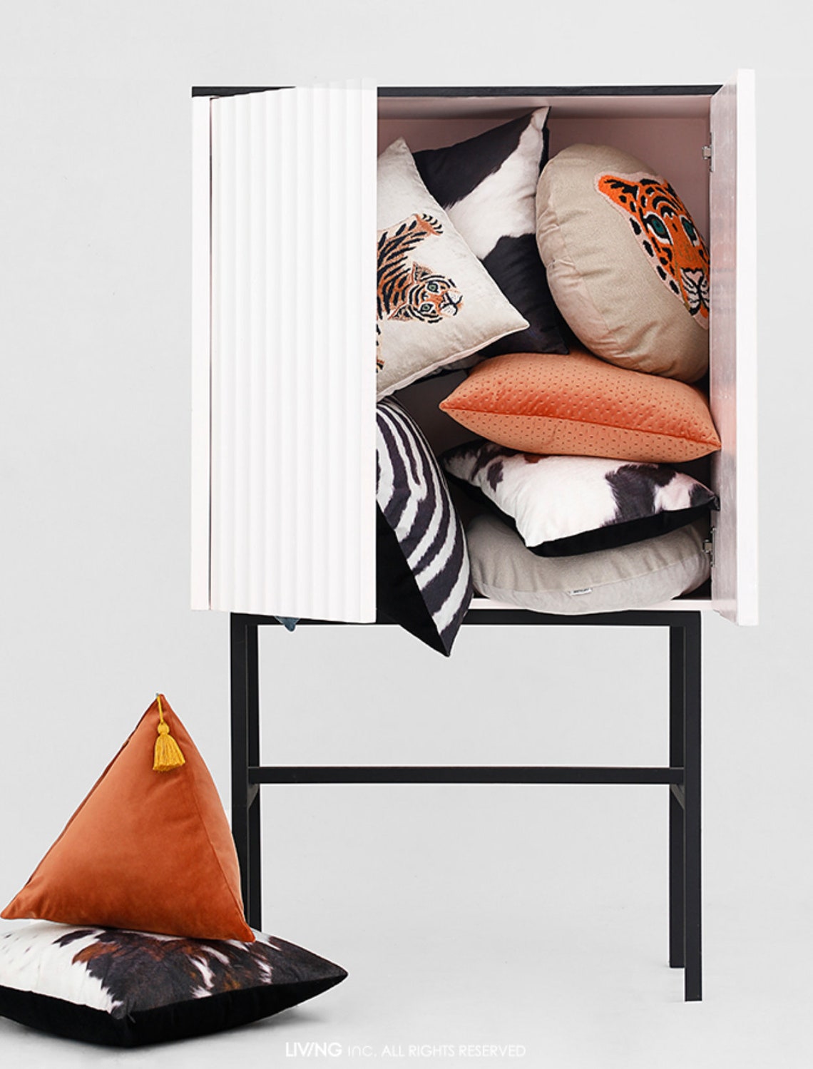 XL Tiger Embroidered Round Throw Pillow Whimsical Decorative | Etsy