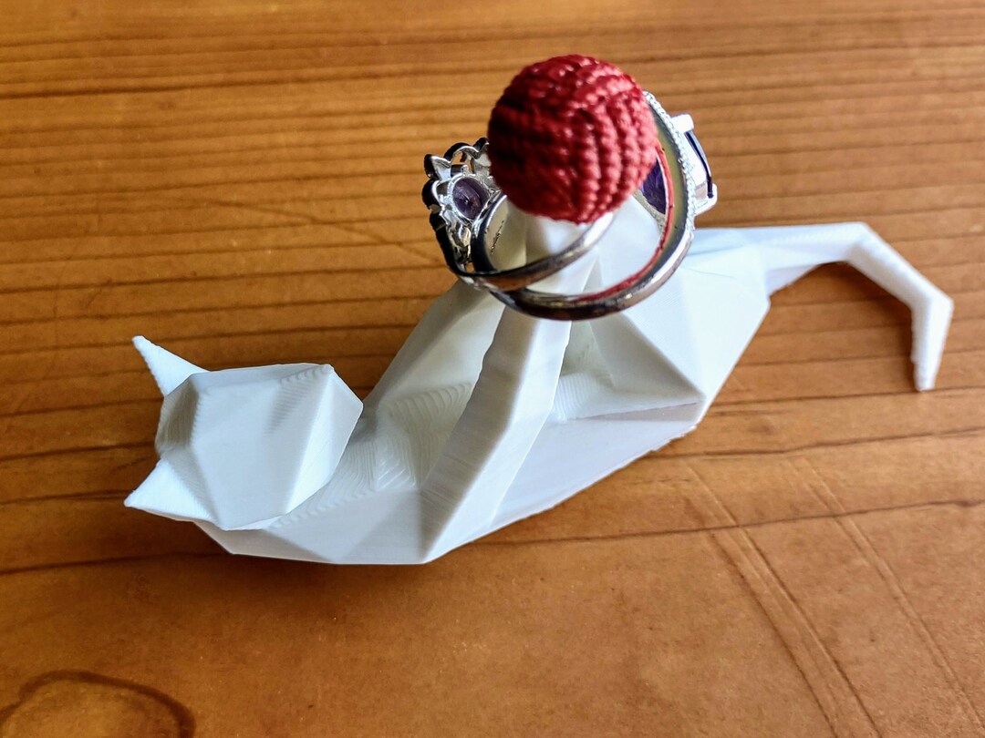 Cat Ring Holder - Cat Playing With Yarn - Unique Cat Decor Ring Holder ...