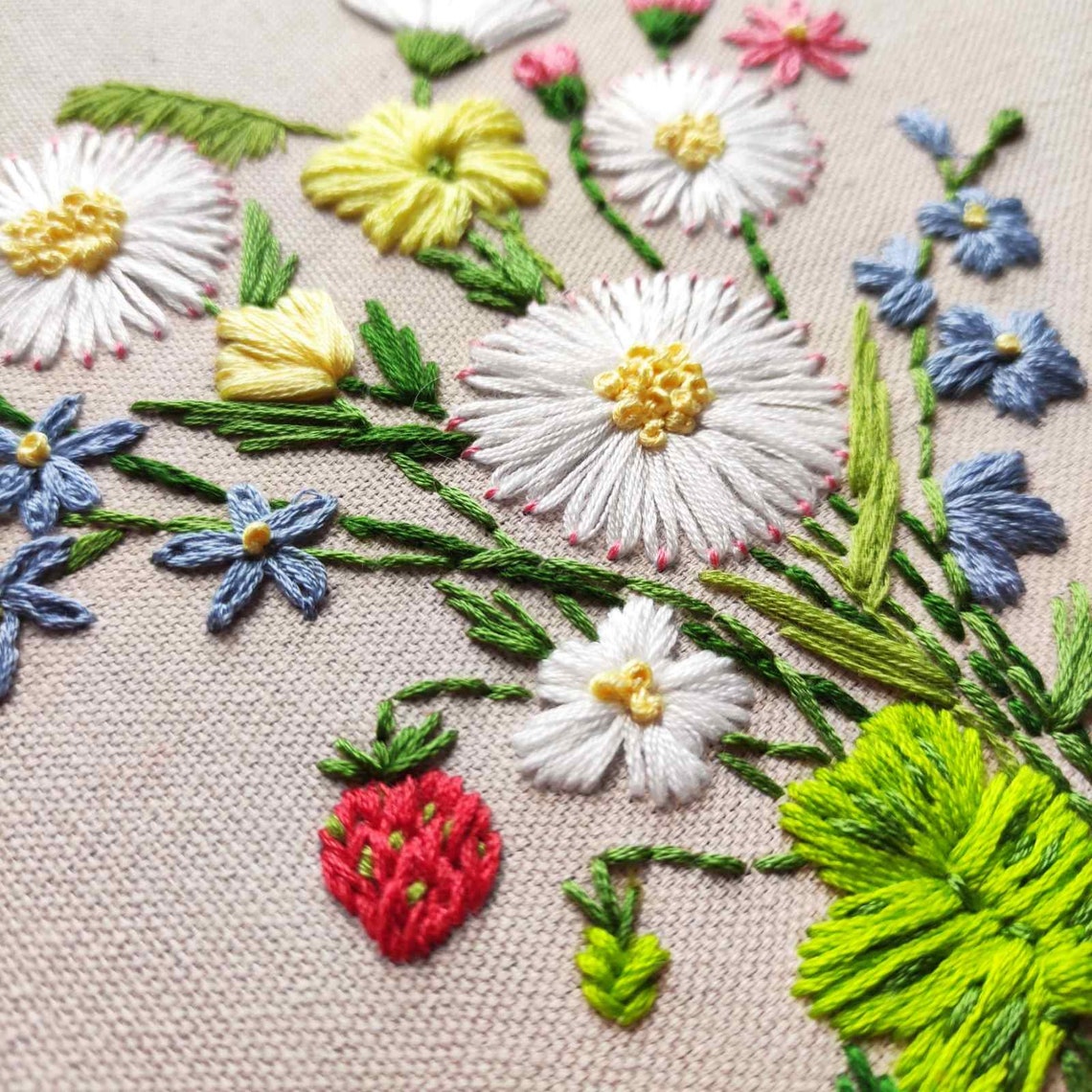 Daisy Embroidery Kit, Embroidery Pattern PDF, Botanical Hand Embroidery ...