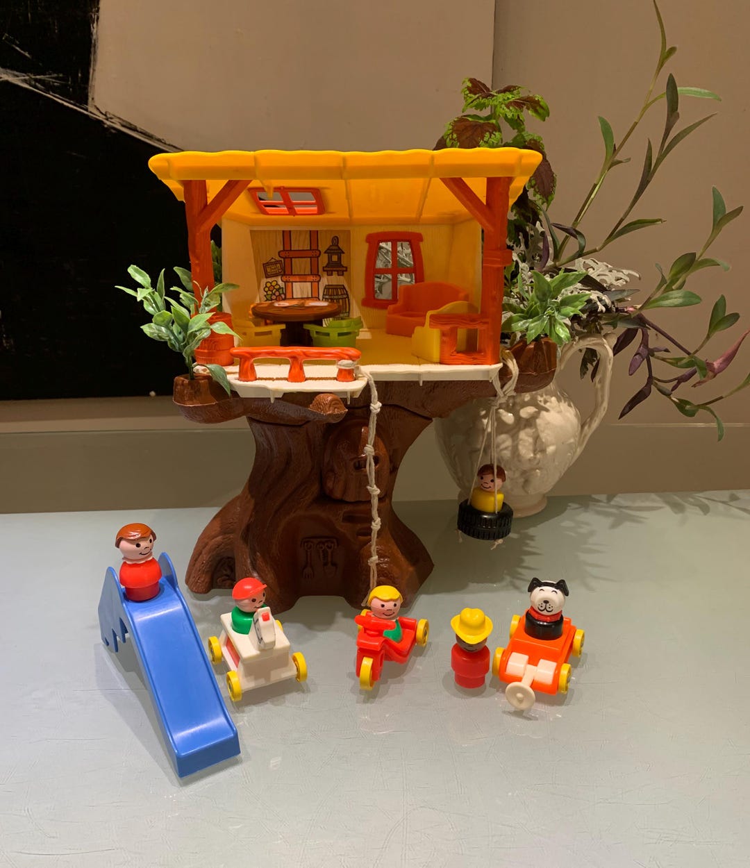 Vintage Hasbro Tree Club House/fisher Price Little People With Extras ...