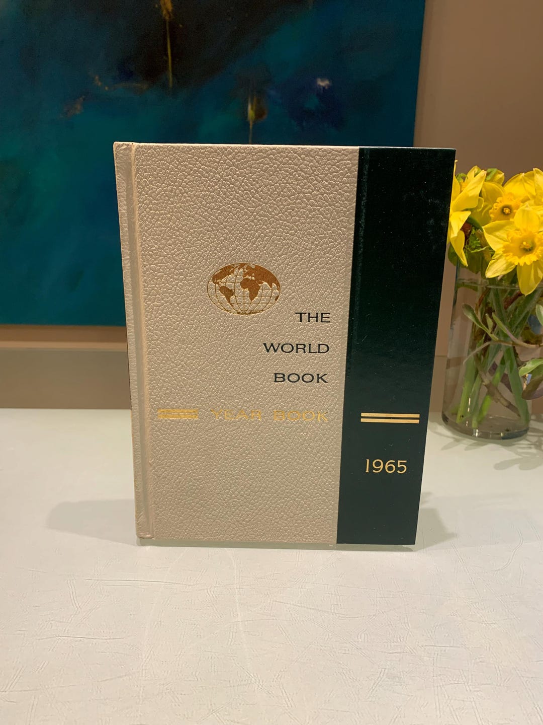 Vintage the World Book Encyclopedia Year Book 1965, Reviewing the ...