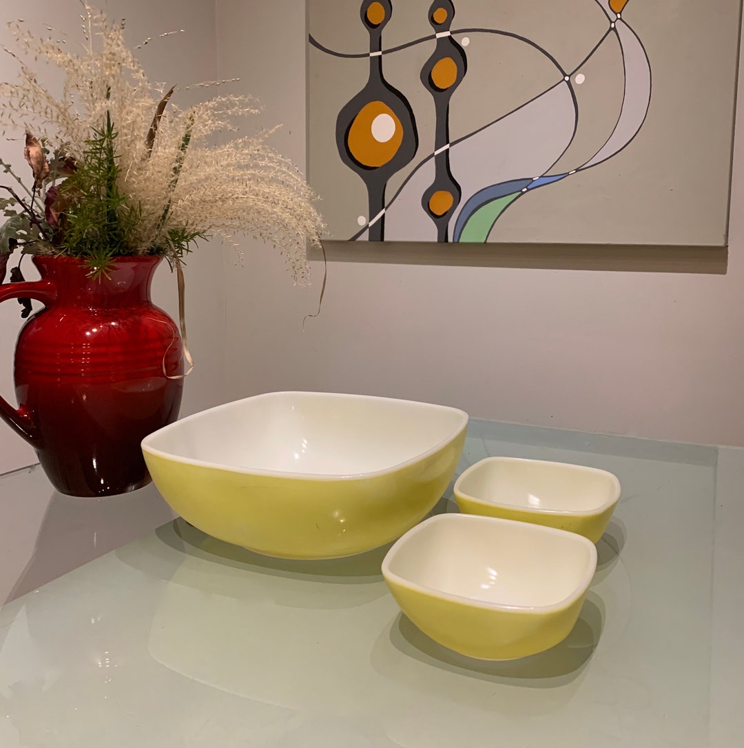 Vintage Pyrex Hostess Bowl Set: Yellow Square Bowls #625-B-025 & #410 ...