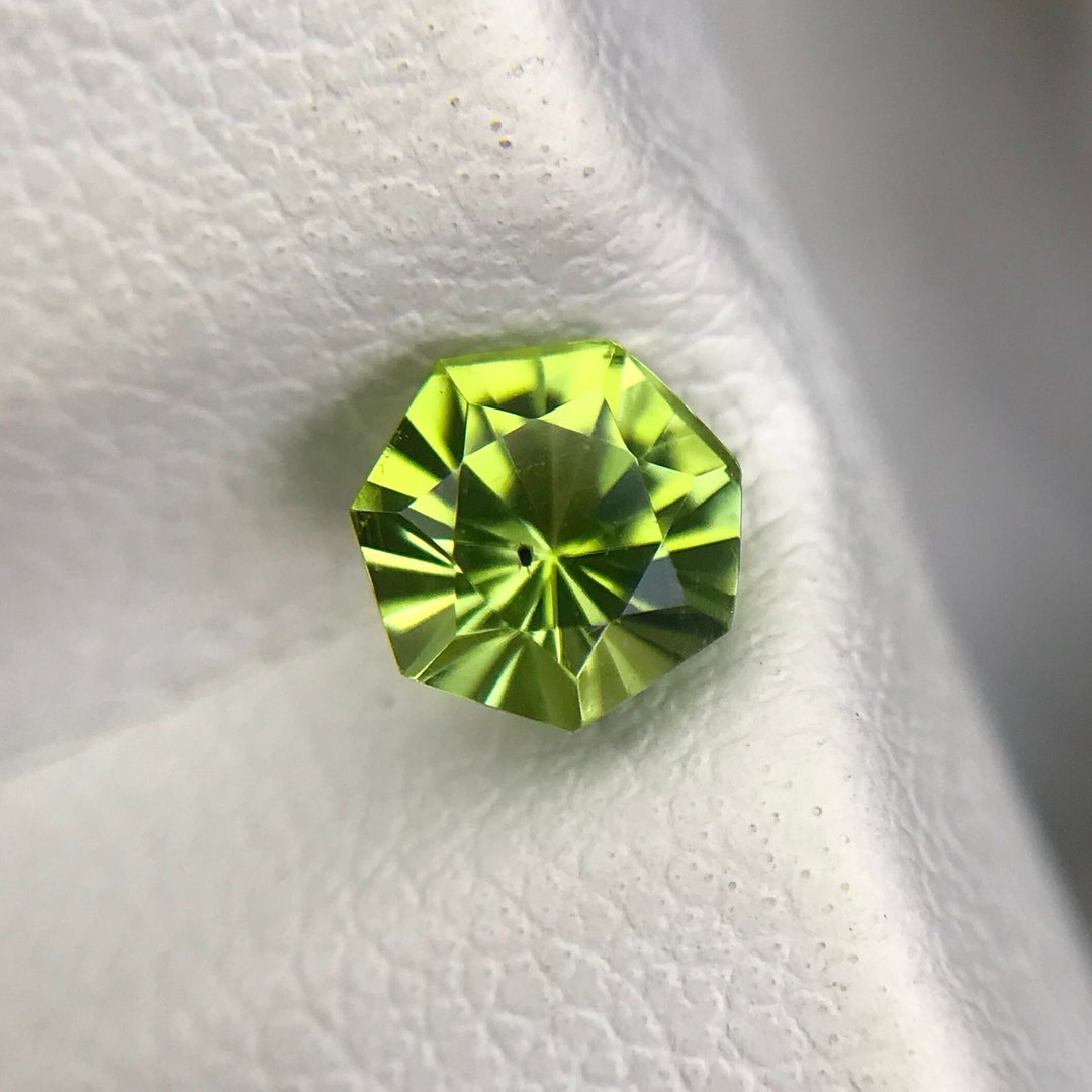 Green Peridot Gemstone: 0.60 Carat Heptagon Cut, August Birthstone - Etsy