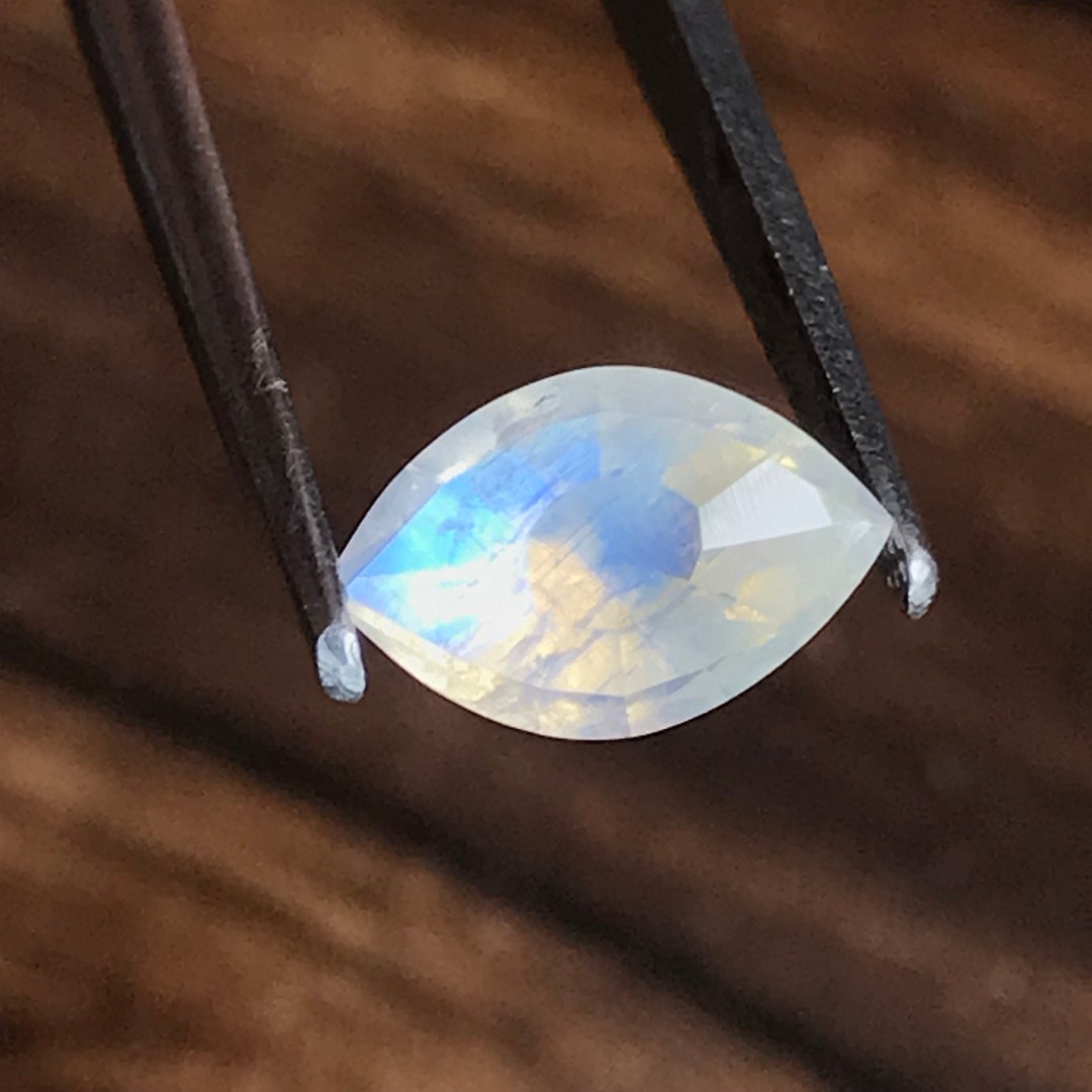 Natural Rainbow Moonstone, 10 MM Moonstone Eye Shape, 1.85 Carat ...