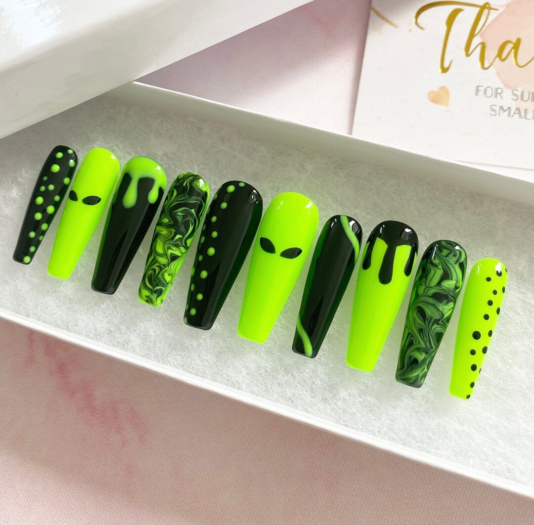 Alien Press on Nails | Mix and Match Nails | False Nails | Gel Nails ...