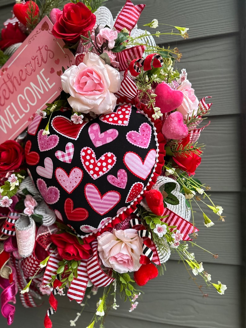 Valentine's Day Wreath: Handmade Heart, Welcome Sweethearts Sign. Vday ...