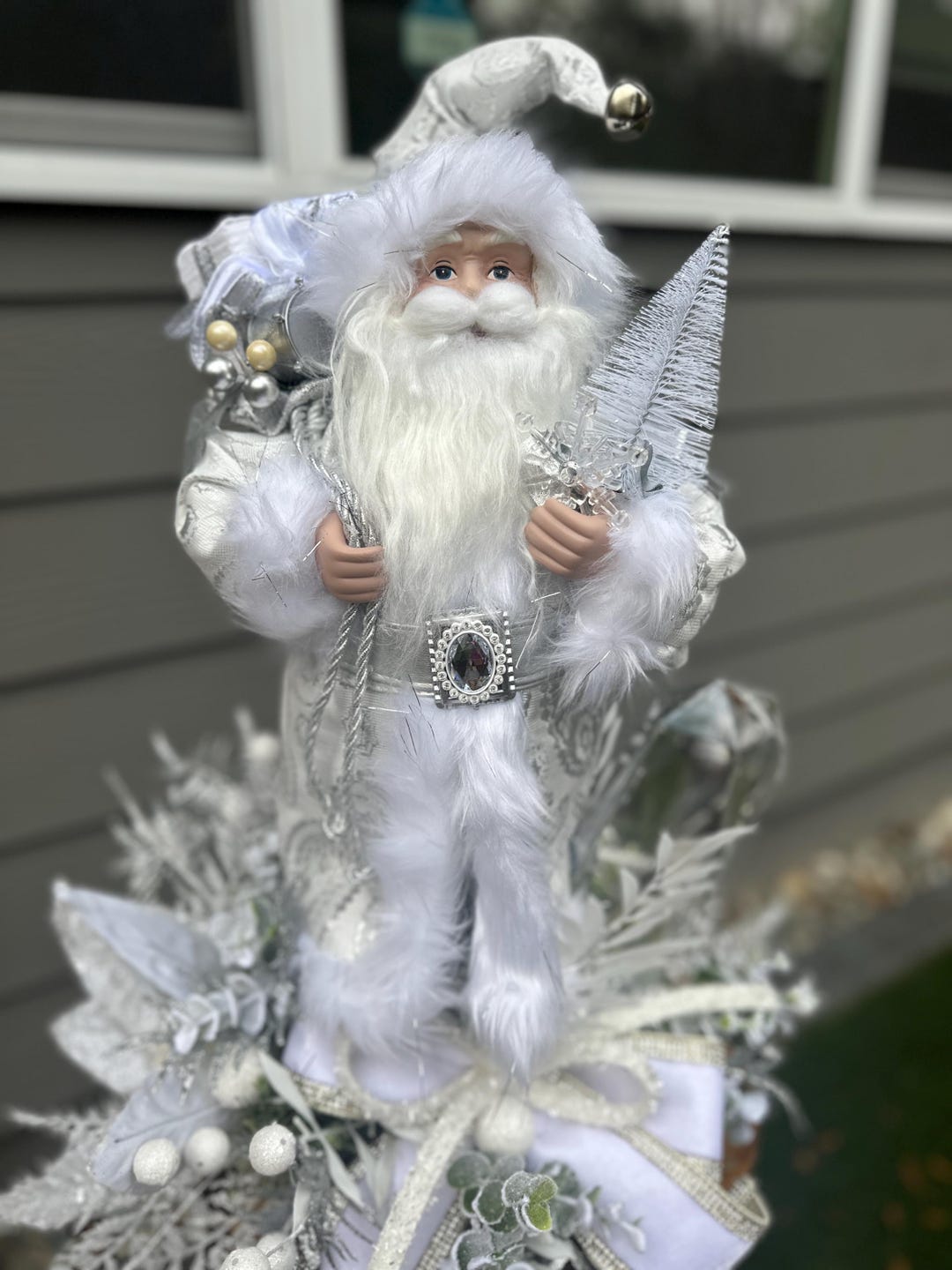 White Silver Santa Table Arrangement. Silver White Santa. Santa Table ...