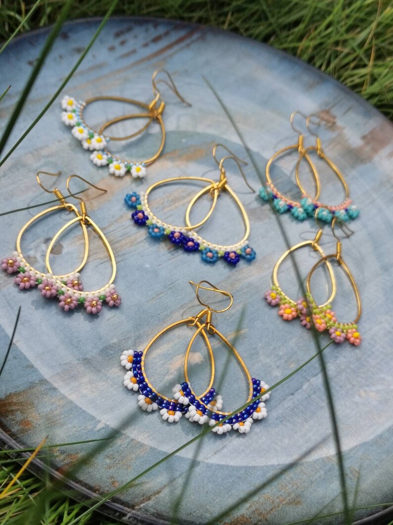 Daisy Beaded Earrings , Handmade Flower Earrings, Hand-beaded Earrings ...