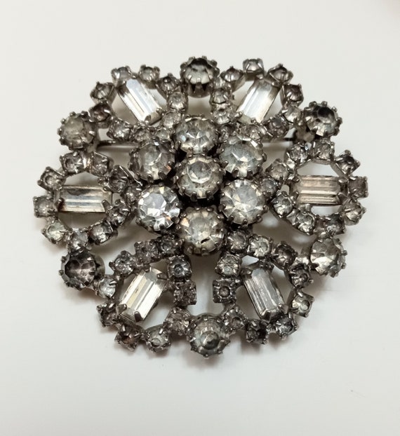 signed weiss rhinestone brooch - Gem