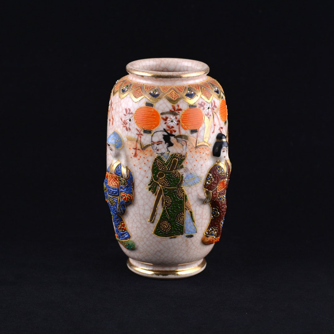 Small Exquisite Vintage Japanese Satsuma Porcelain Vase With High Relief Samurai and Geisha 6 ...