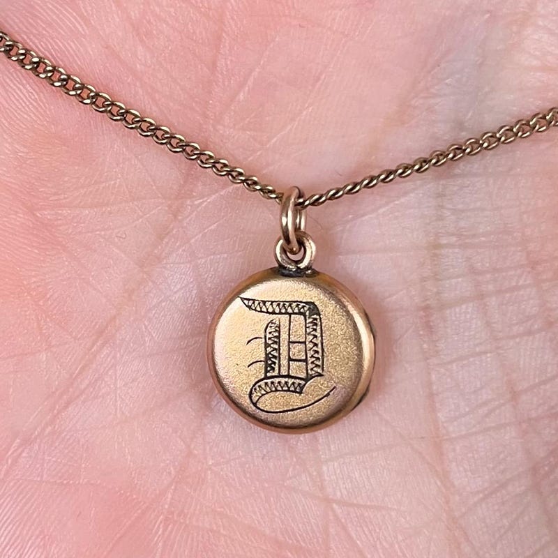 Petite Victorian Locket - Etsy