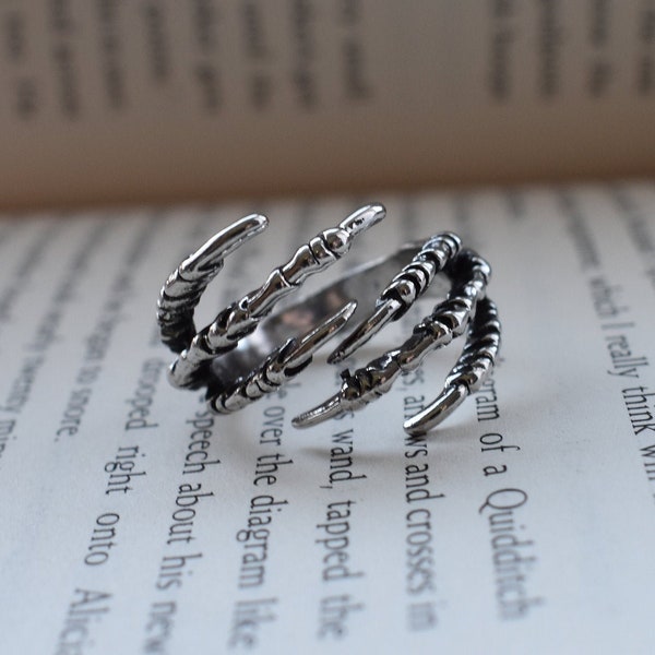 Raven Claw Ring - Etsy