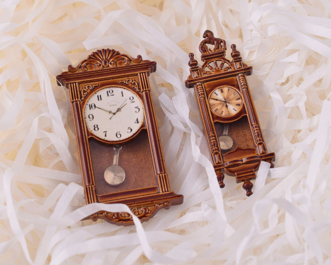 Handmade Miniature Clocks Wooden Vintage Clock Mini Photo Prop Tiny ...