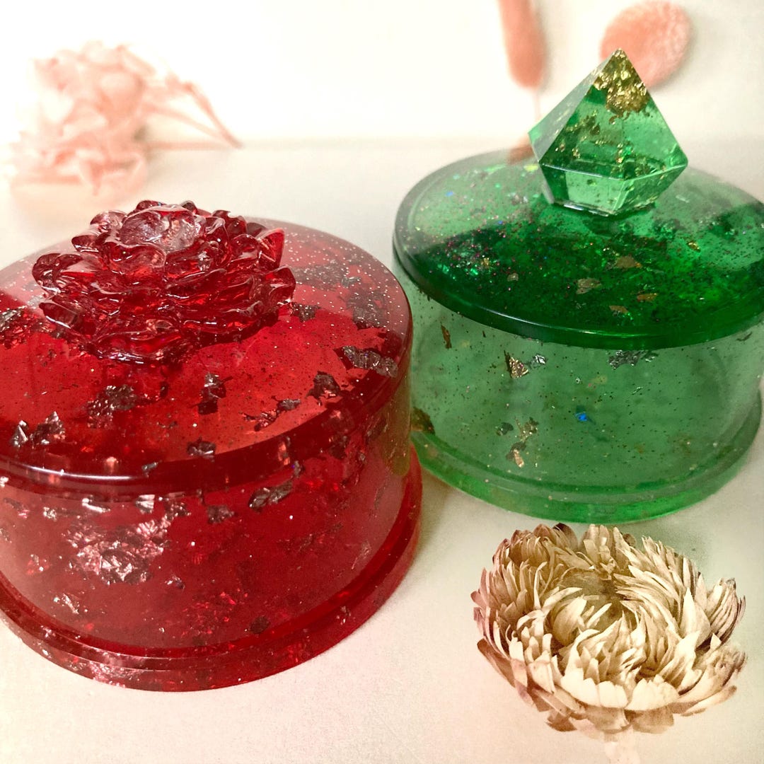 RESIN Trinket Box With Lid / Resin Jewelry Box With Lid / Silver Flakes ...