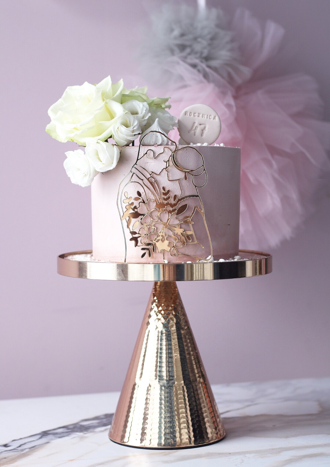 One Line Art Cake Topper Couple With a Bouquet of Flowers | Line Art ...