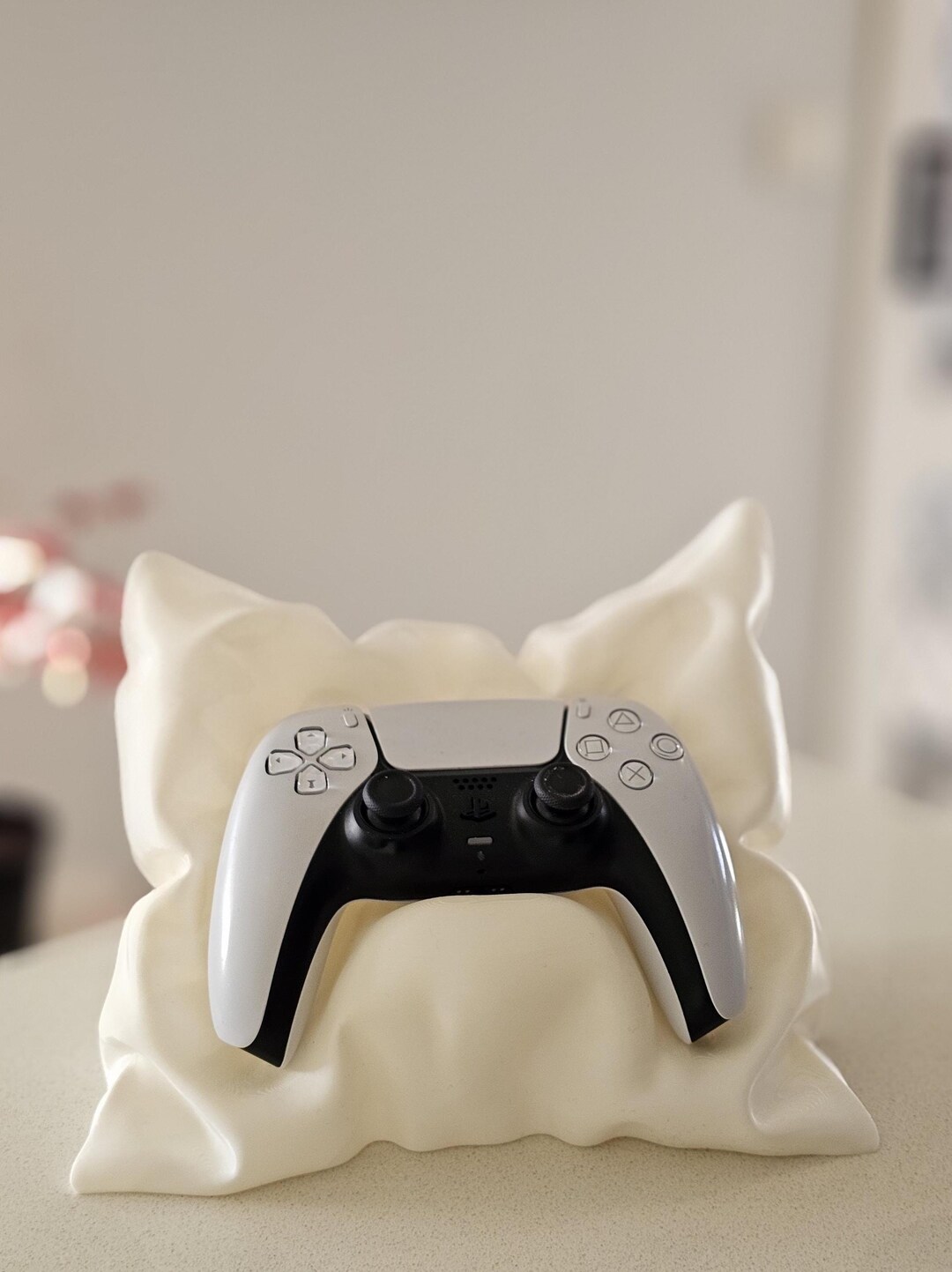 PS5 & Xbox Controller Pillow Stand | 3D Printed Soft-look Display ...