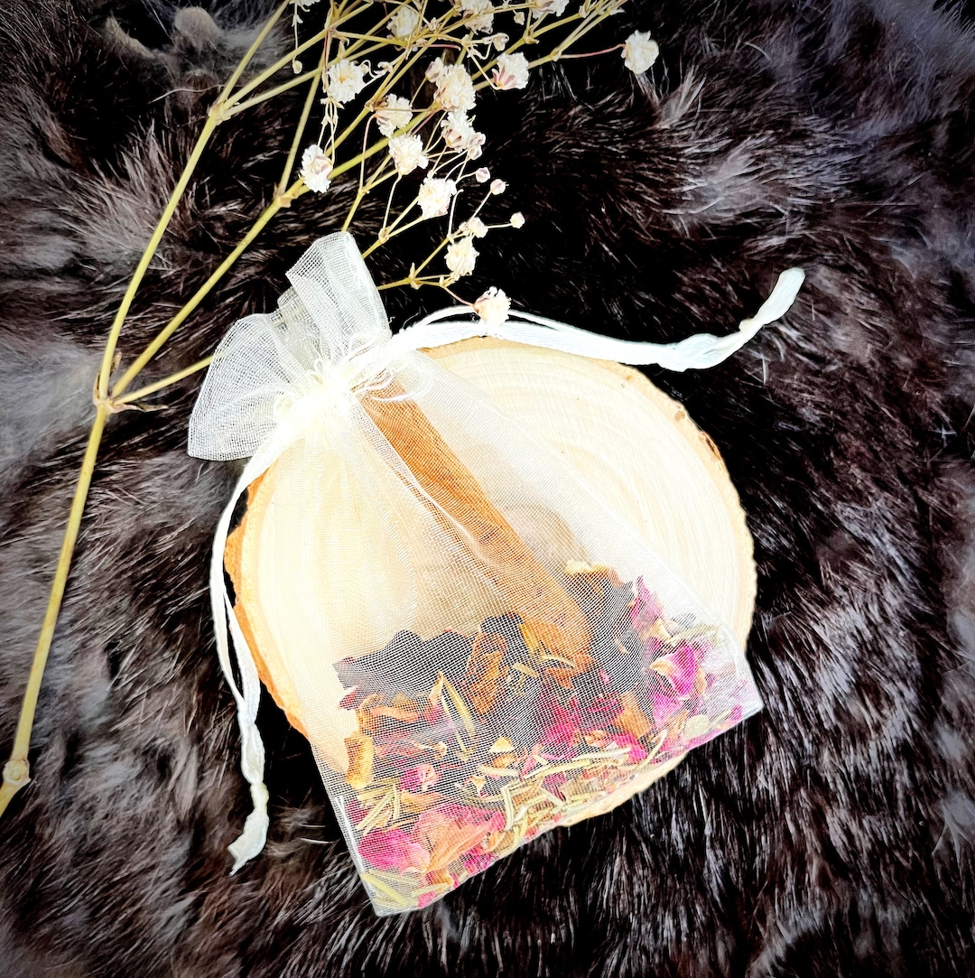 Samhain Sachet | Sachet Spell | Altar Decor | Pagan Holiday Decor - Etsy