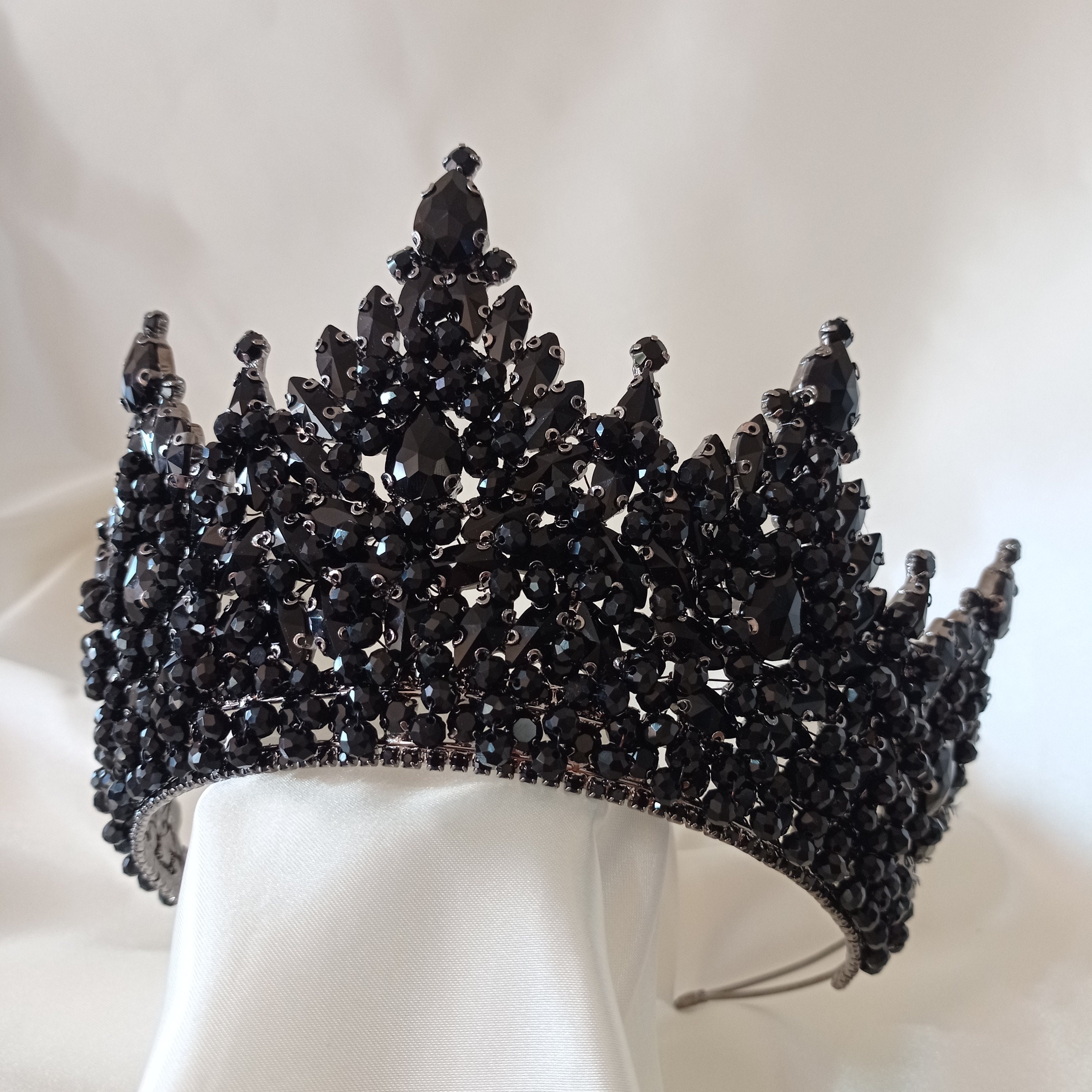 Black tiaras store
