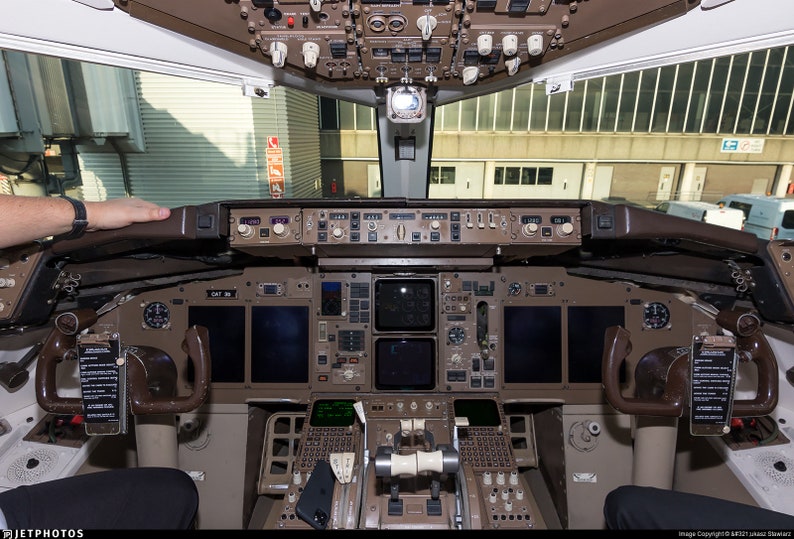 Jet2 G-LSAA Boeing 757 Captain Control Yoke Mounted Oak Wood Airline ...