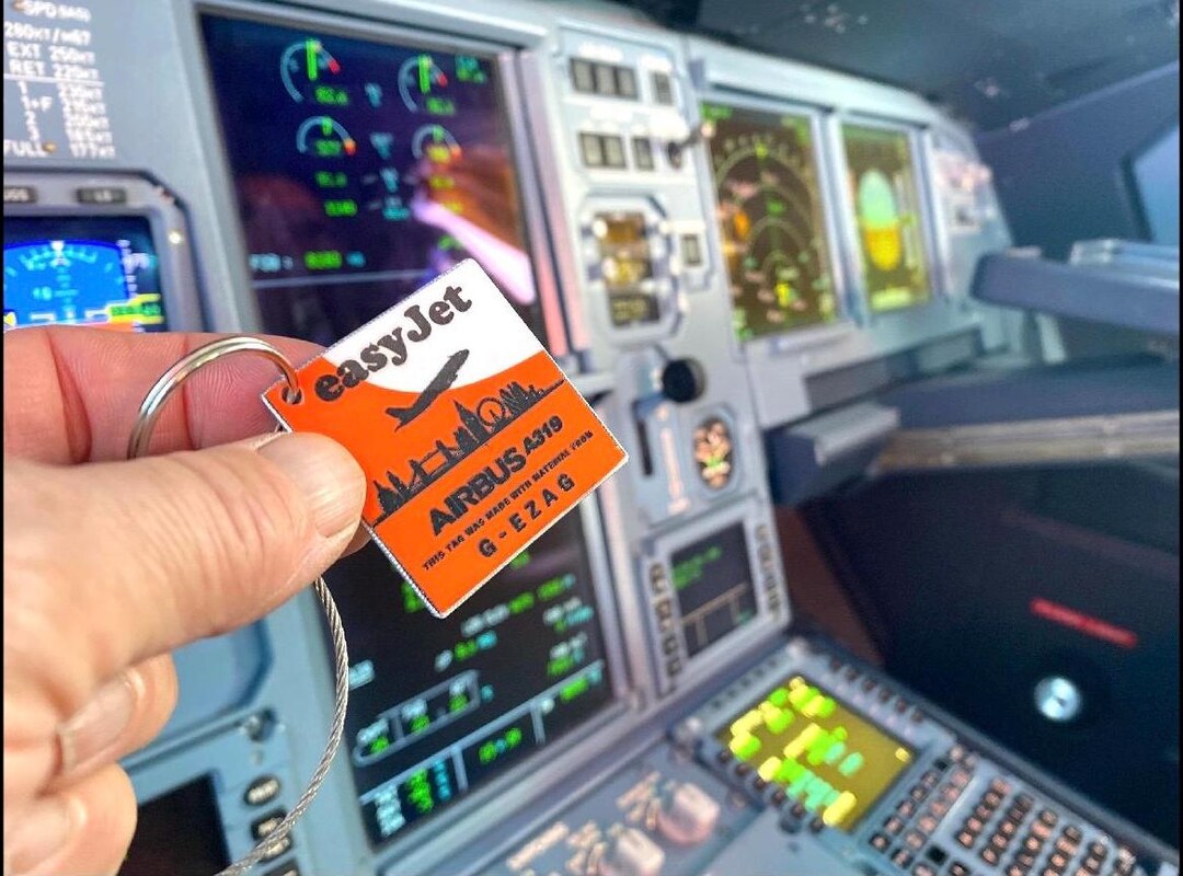 Easyjet Airbus A319 G-EZAG Fuselage Cut Luggage Tag Keychain Keyring ...
