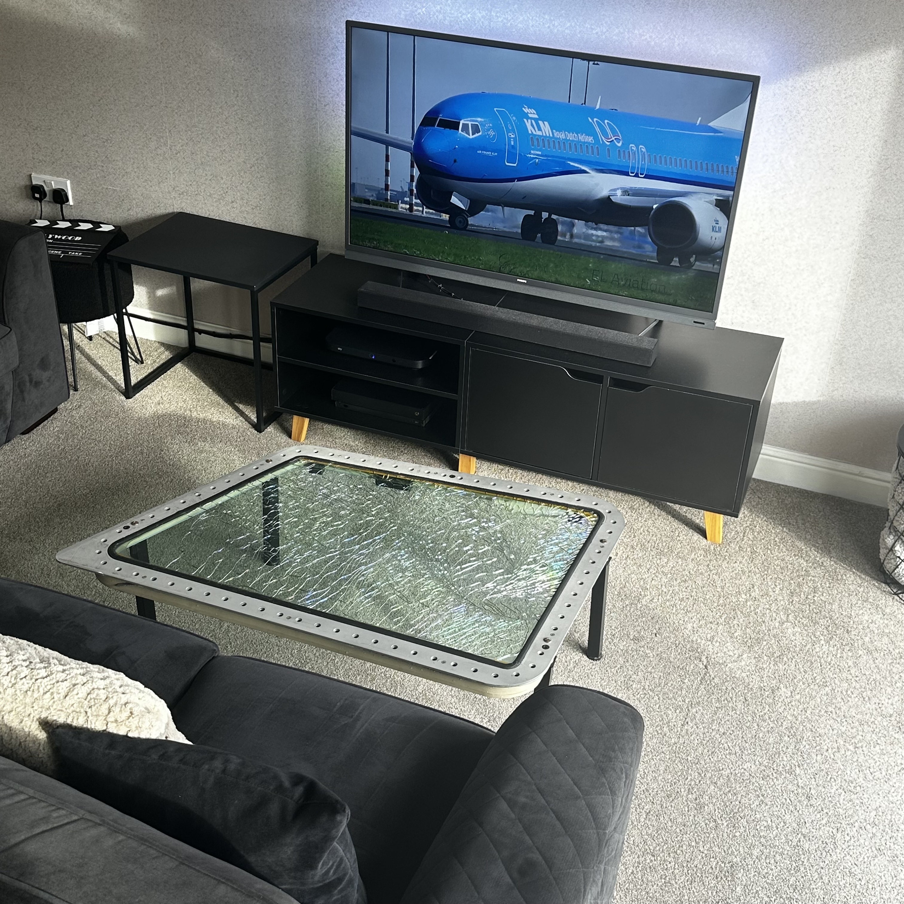 Boeing 737 Captains Side Cockpit Windscreen Coffee Table Fuselage ...