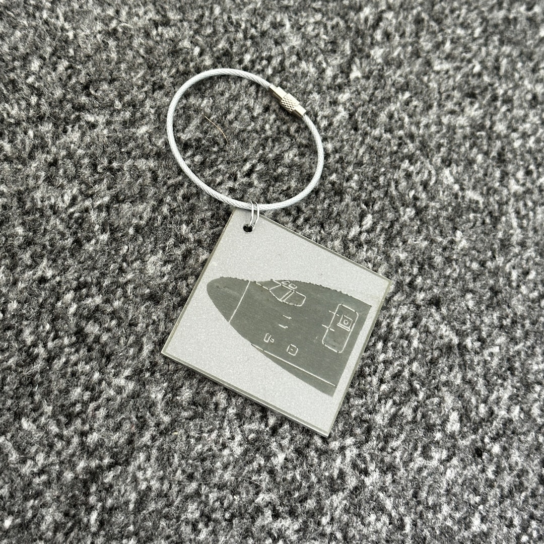 Jet2 Boeing 737 G-CELV Fuselage Cockpit Cut Luggage Tag Keychain ...