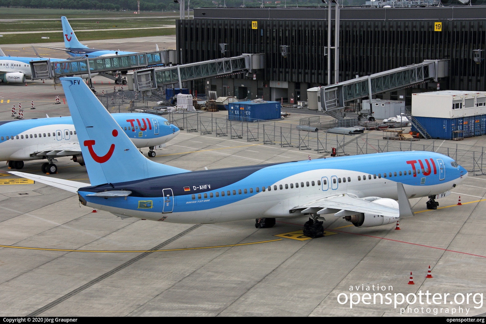 TUI Airways D-AHFV Boeing 737-800 Window Fuselage Cut Coffee Table ...