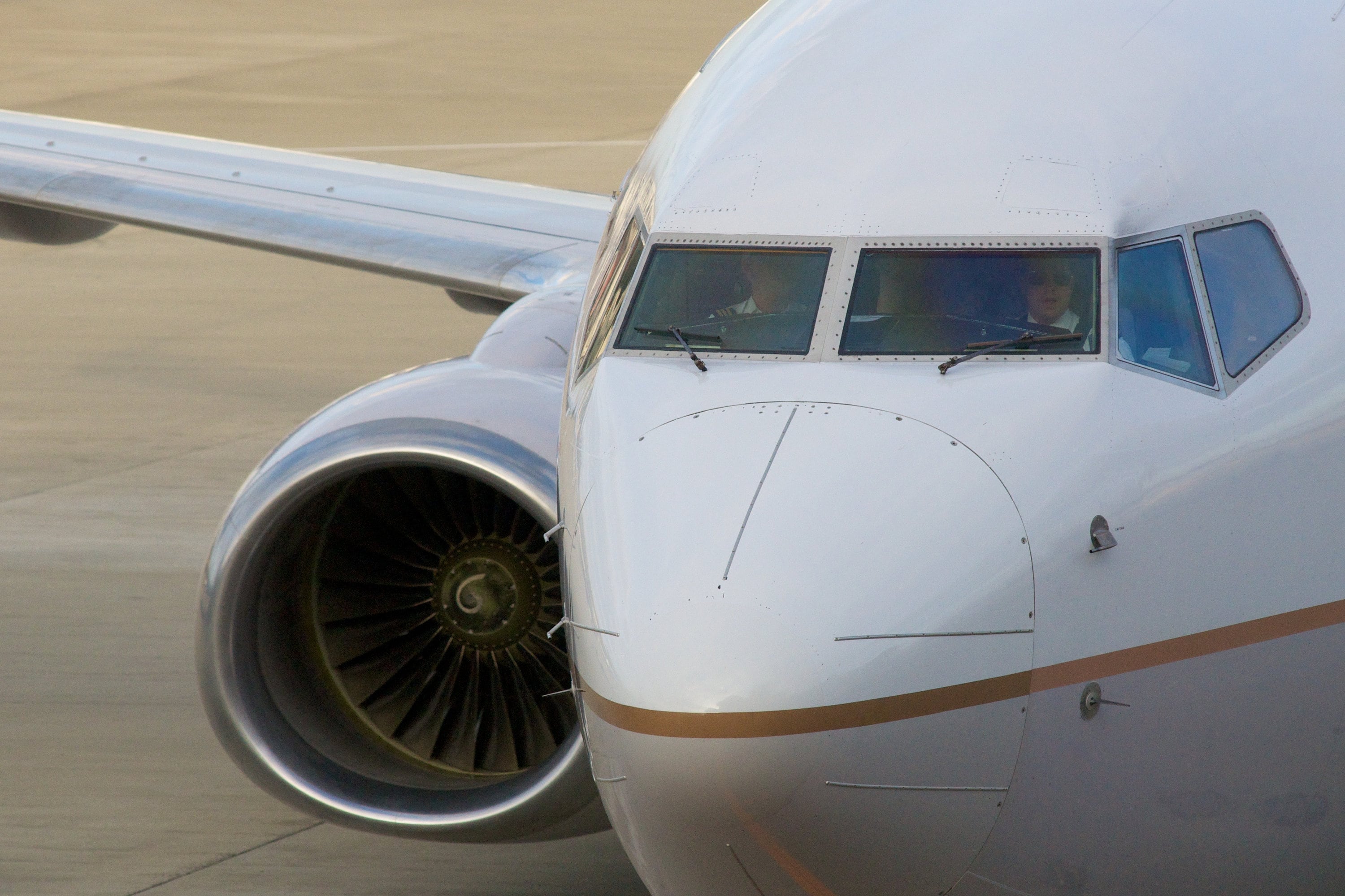 Boeing 737 Captains Side Cockpit Windscreen Coffee Table Fuselage ...