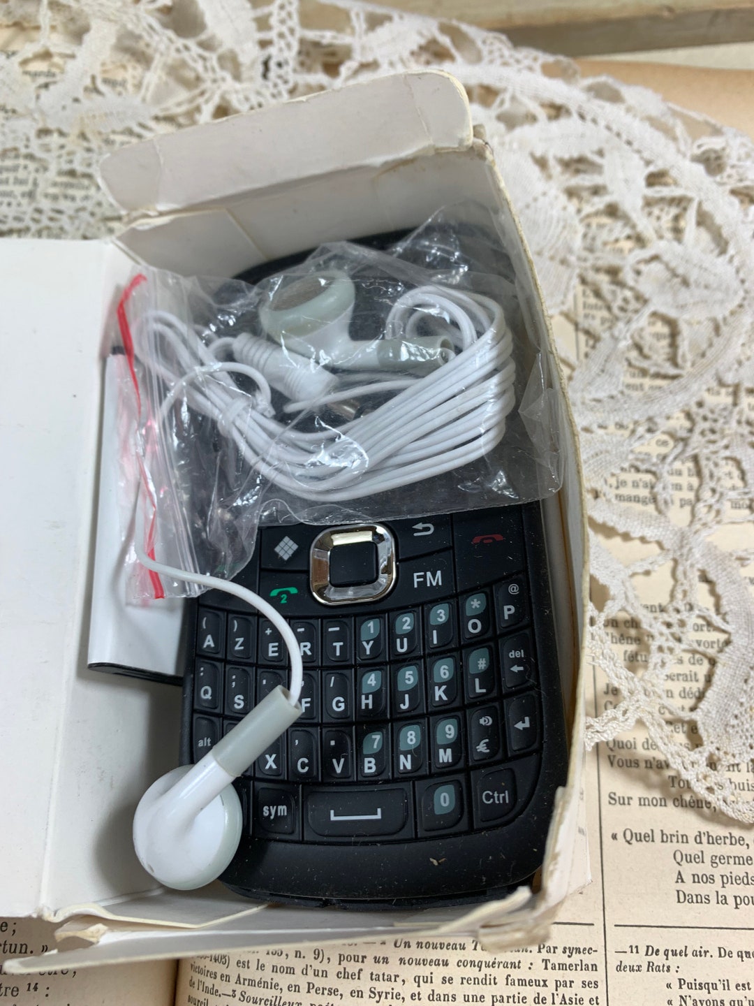 Vintage Polaroid Mobile Phone in Box With Battery, Earphones and Cable ...