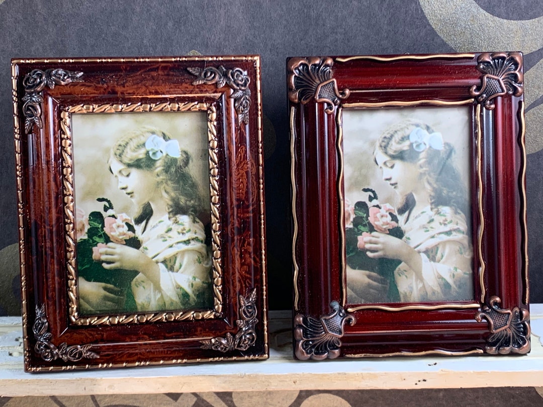 Set of 2 Vintage Wooden Photo Frames in Excellent Condition. - Etsy