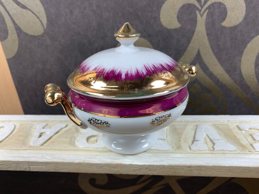Porcelain Soup Tureen Vintage Collector's Item in Excellent Condition ...