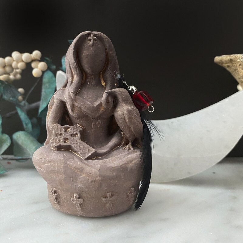 Raven Statue Altar - Etsy