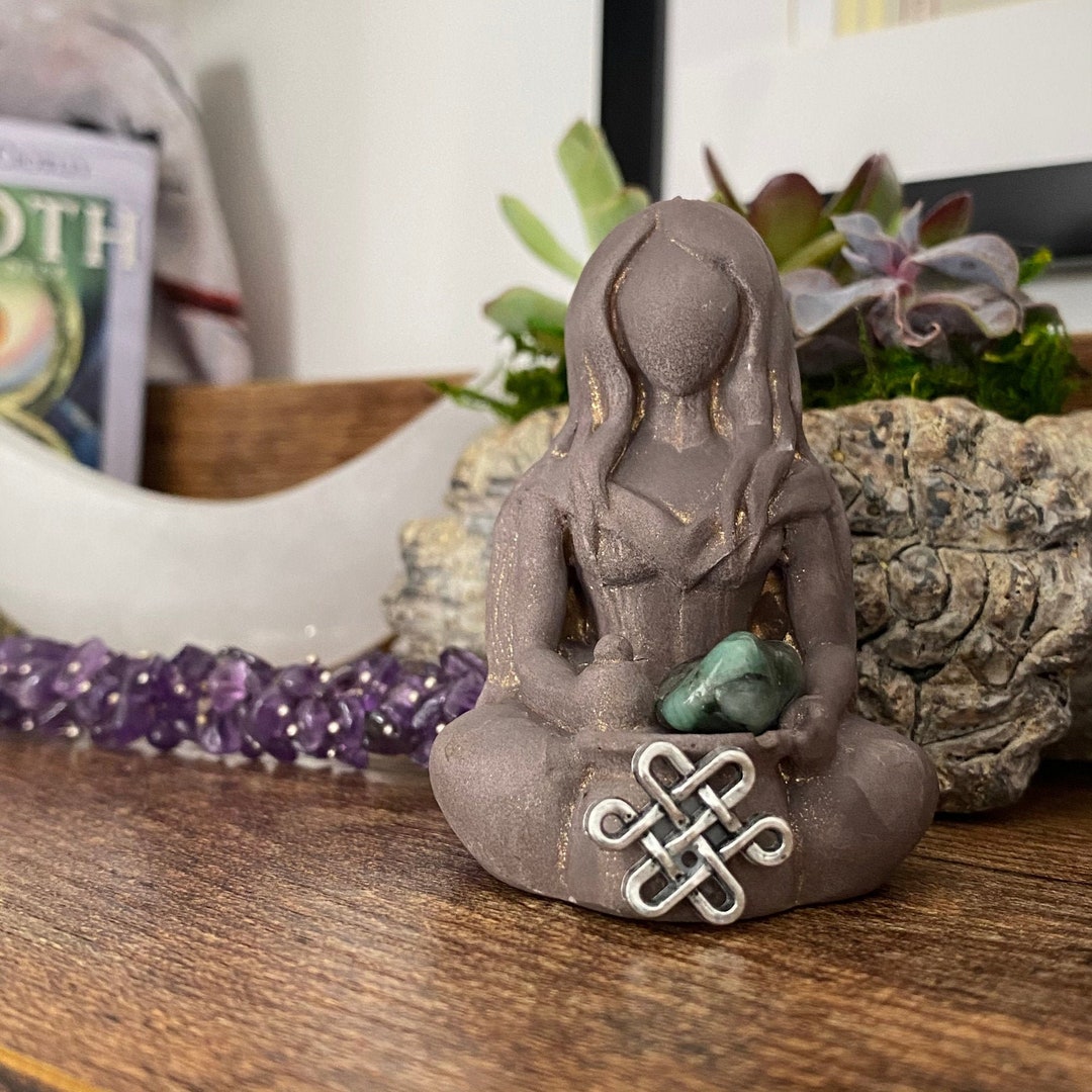 Cerridwen Goddess Statue W/ Emerald Stone, Goddess Totem Altar Figurine ...