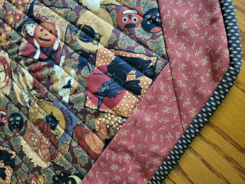 Halloween Table Topper - Etsy