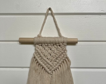 Small White Macrame Wall Hanging - Etsy