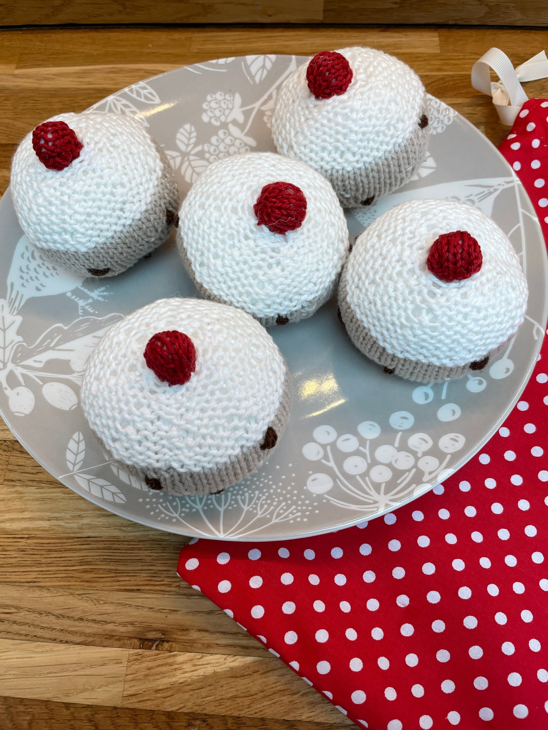 Nursery Rhyme 5 Currant Buns in a Bakers Shop Knitted Buns With Draw ...