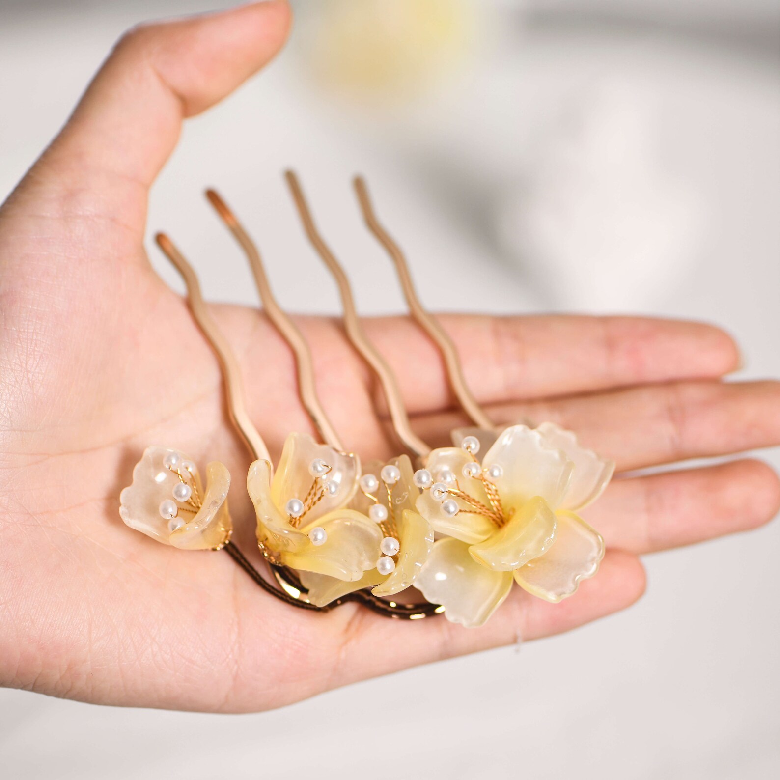 Translucent Liuli Yellow Hibiscus Flower Hair Comb, Wedding Flower Hair ...