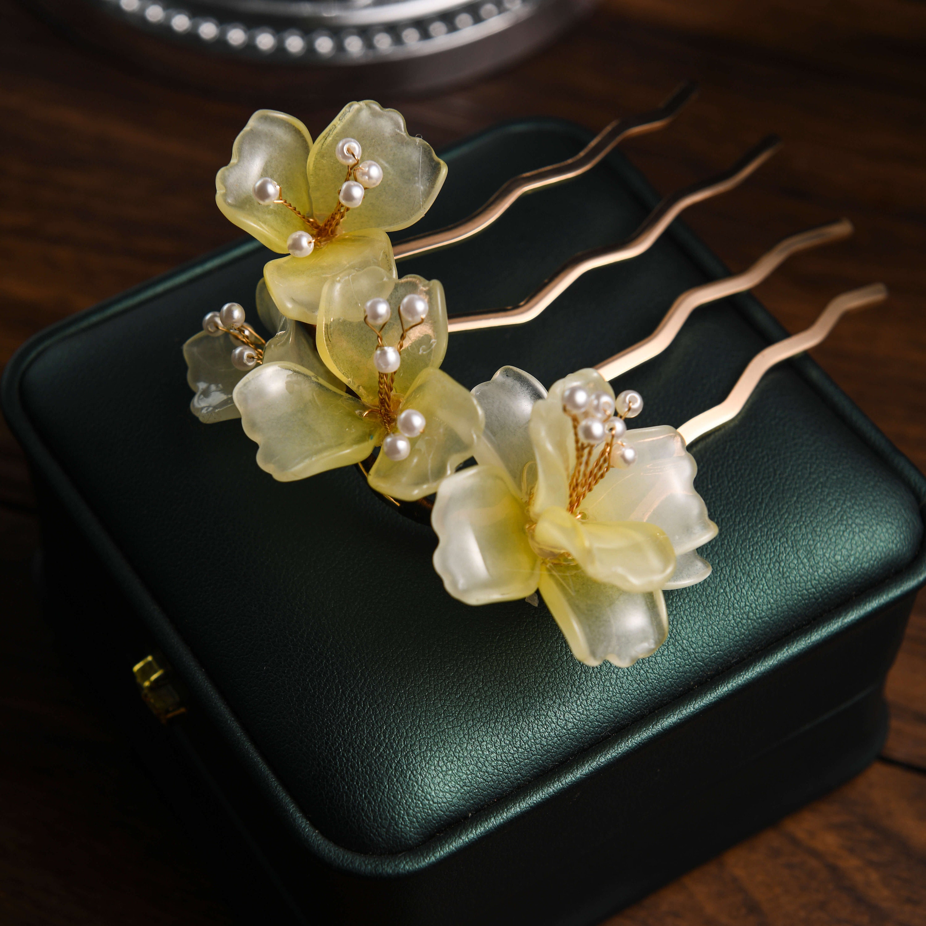 Translucent Liuli Yellow Hibiscus Flower Hair Comb, Wedding Flower Hair ...