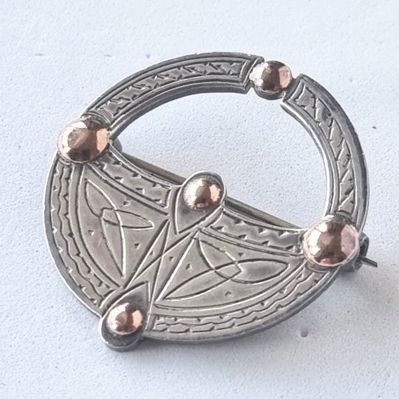 Vintage Irish Silver Brooch: Gold Bosses, Tara Brooch… - Gem