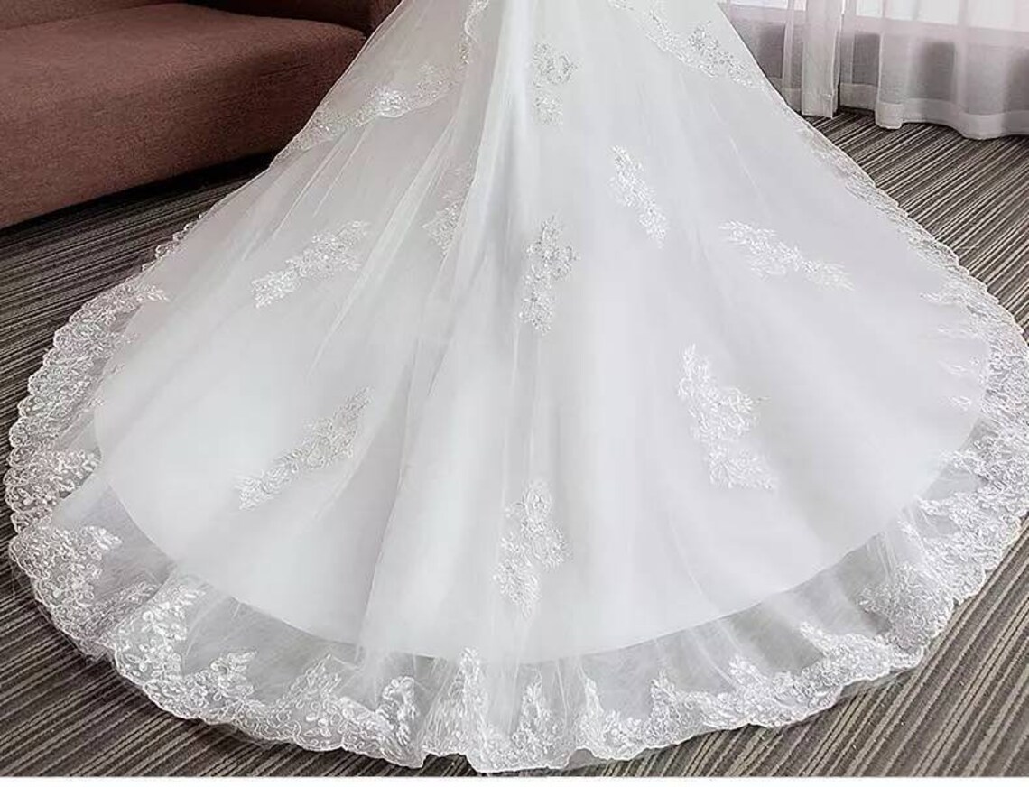 Beautiful Long Tail Half Sleeve Wedding Dress / Princess - Etsy
