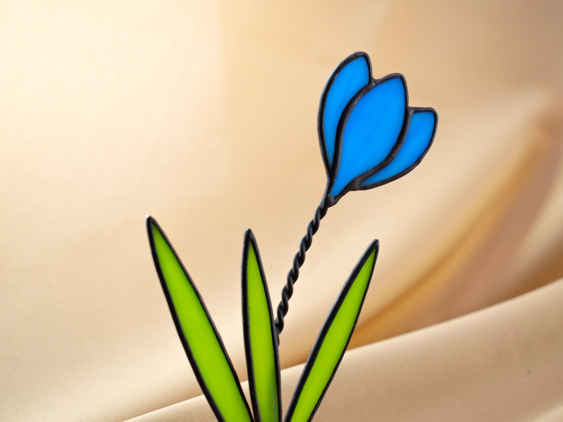 Crocus Glass Flower on Stand | Stained Glass Suncatcher | Suncatcher ...