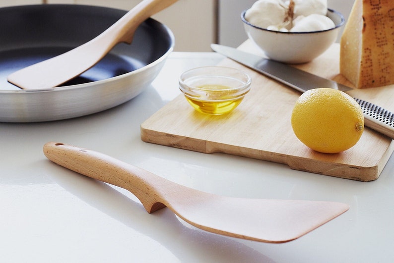 Zeawin Wooden Spatula for Non-stick Pans – Thin, Flat Design for ...