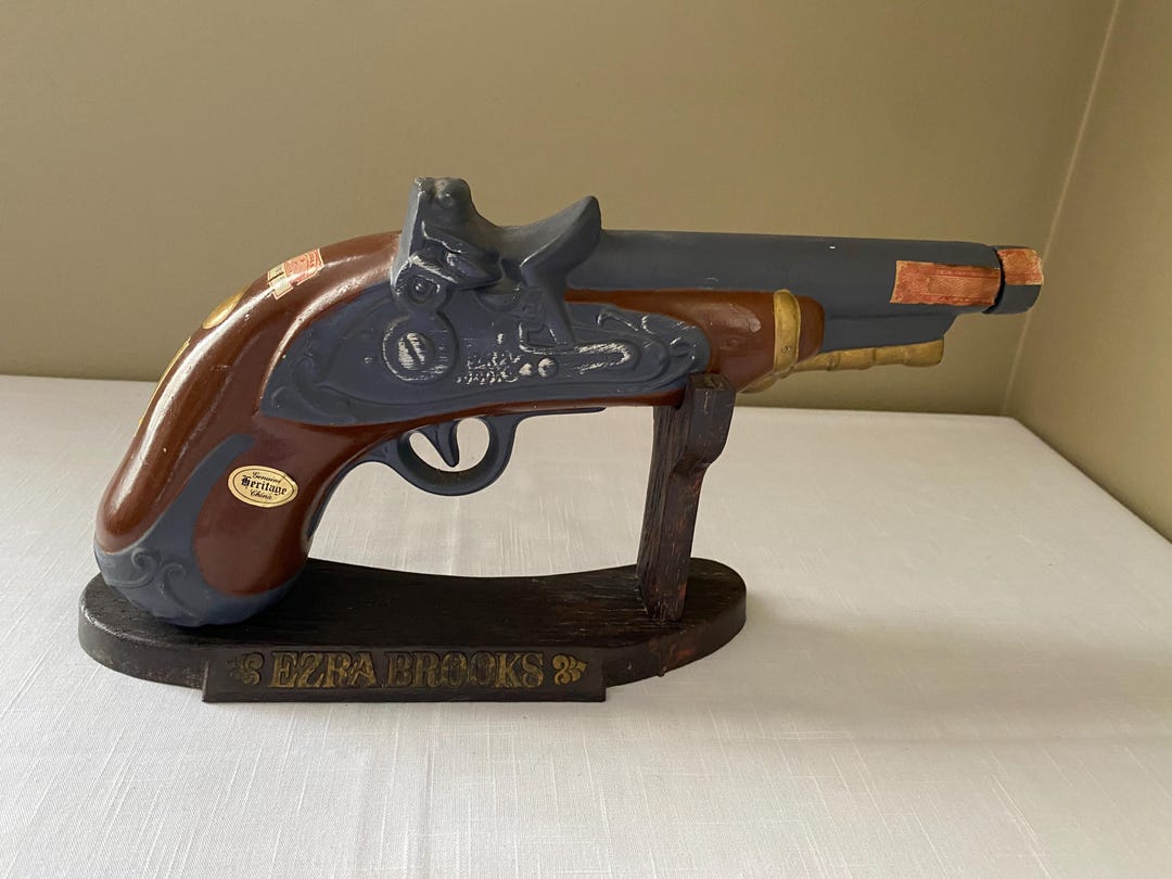Vintage-1968 "flintlock Dueling Pistol" & Stand Ezra Brooks Decanter - Etsy