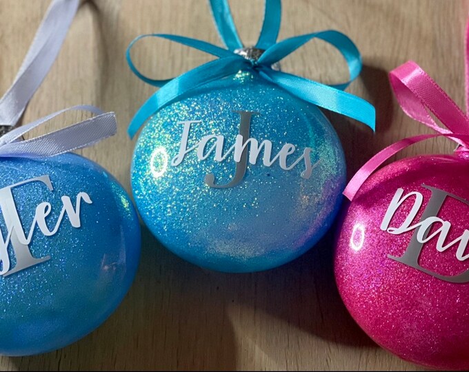 Personalised Christmas Bauble for the Family Name and Year Filled With ...