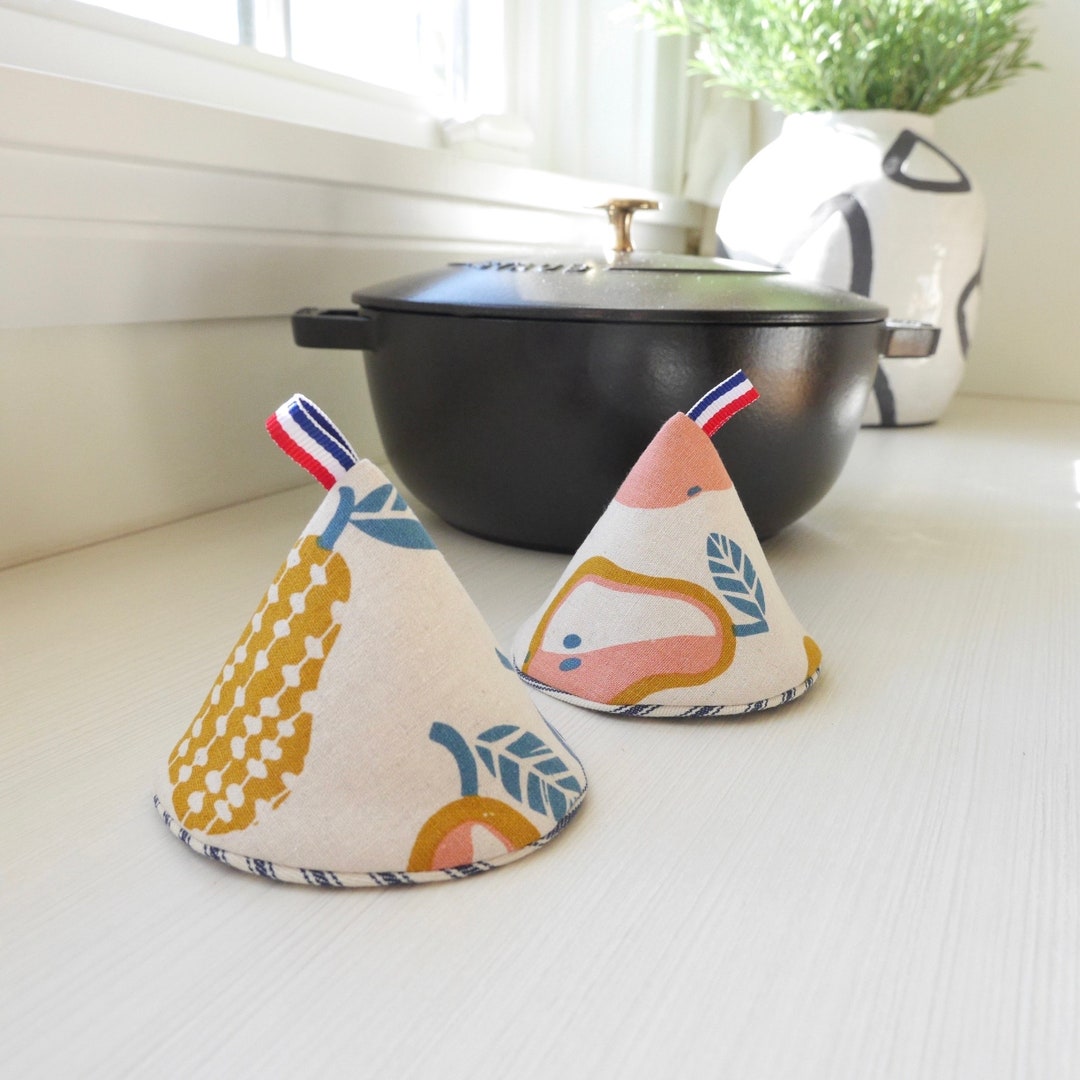 Set of 2 Pot Holders, Cast Iron Lid Holder, Cast Iron Mitten, Hot Pads ...