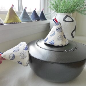 Set of 2 Pot Holders - Gohan, Cast Iron Lid Holder, Cast Iron Mitten ...