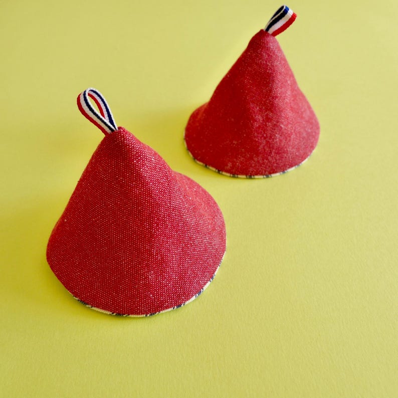 Set of 2 Red Pot Holders | Heat Resistant Oven Mitts for STAUB Cast ...