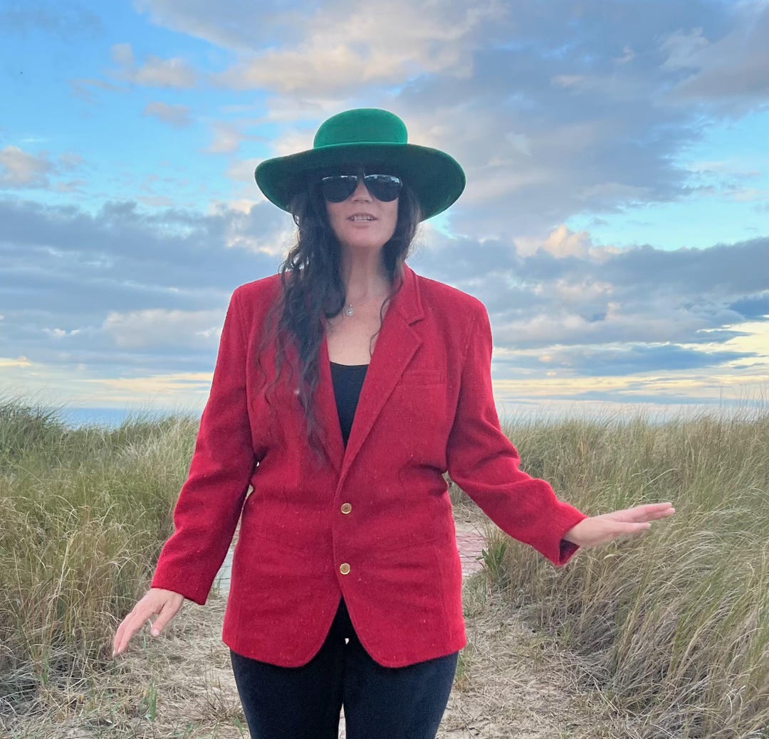 Red Tweed Blazer With Multi Colored Flecks in the Wool. A Classic Shape ...